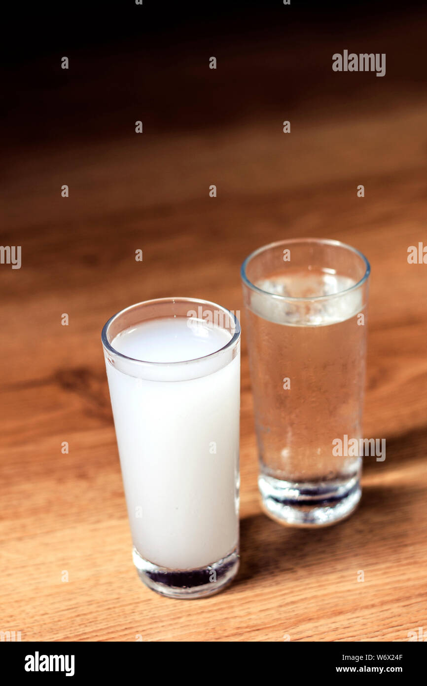 Turkish raki -Fotos und -Bildmaterial in hoher Auflösung – Alamy