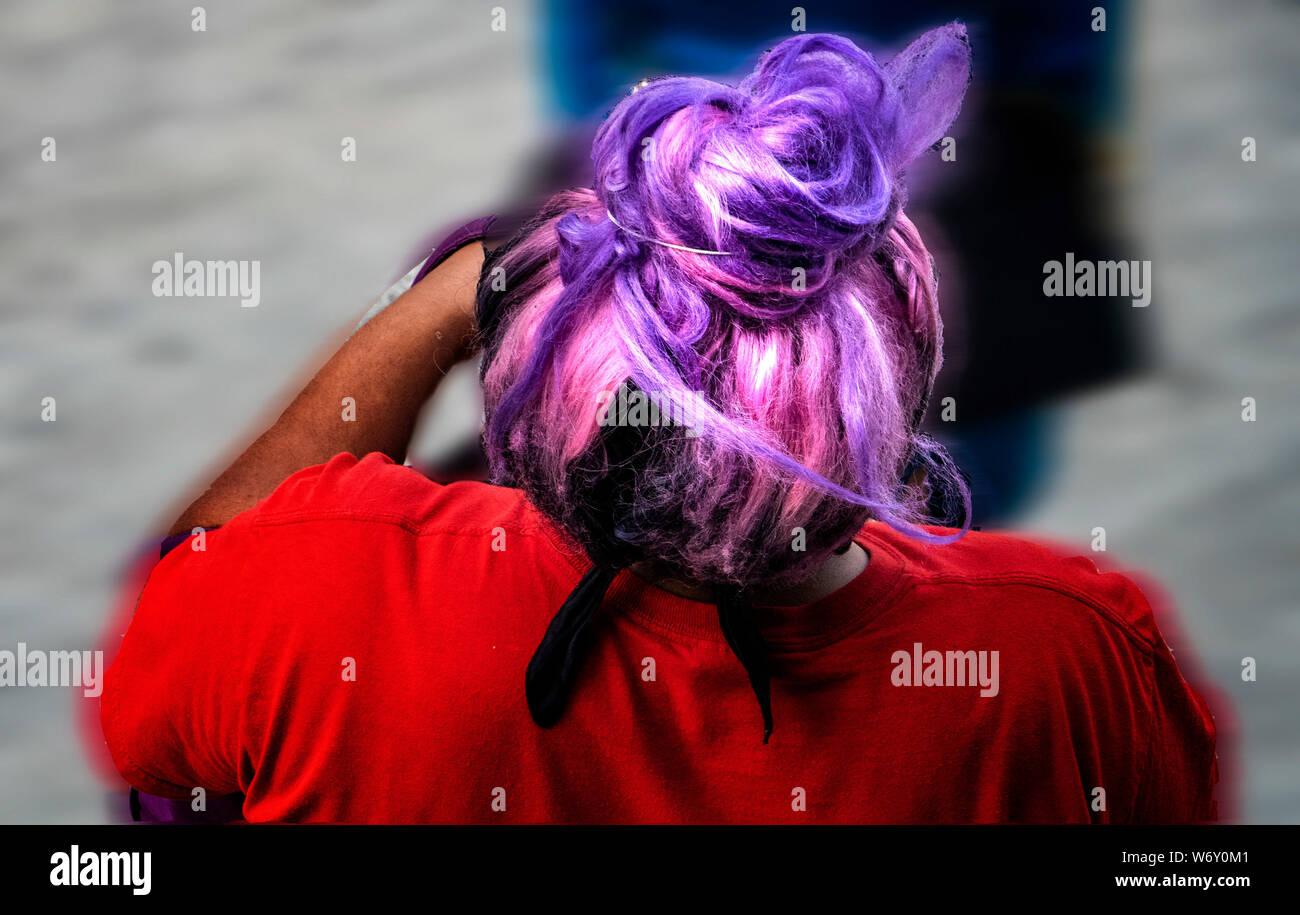 Purple hair -Fotos und -Bildmaterial in hoher Auflösung – Alamy
