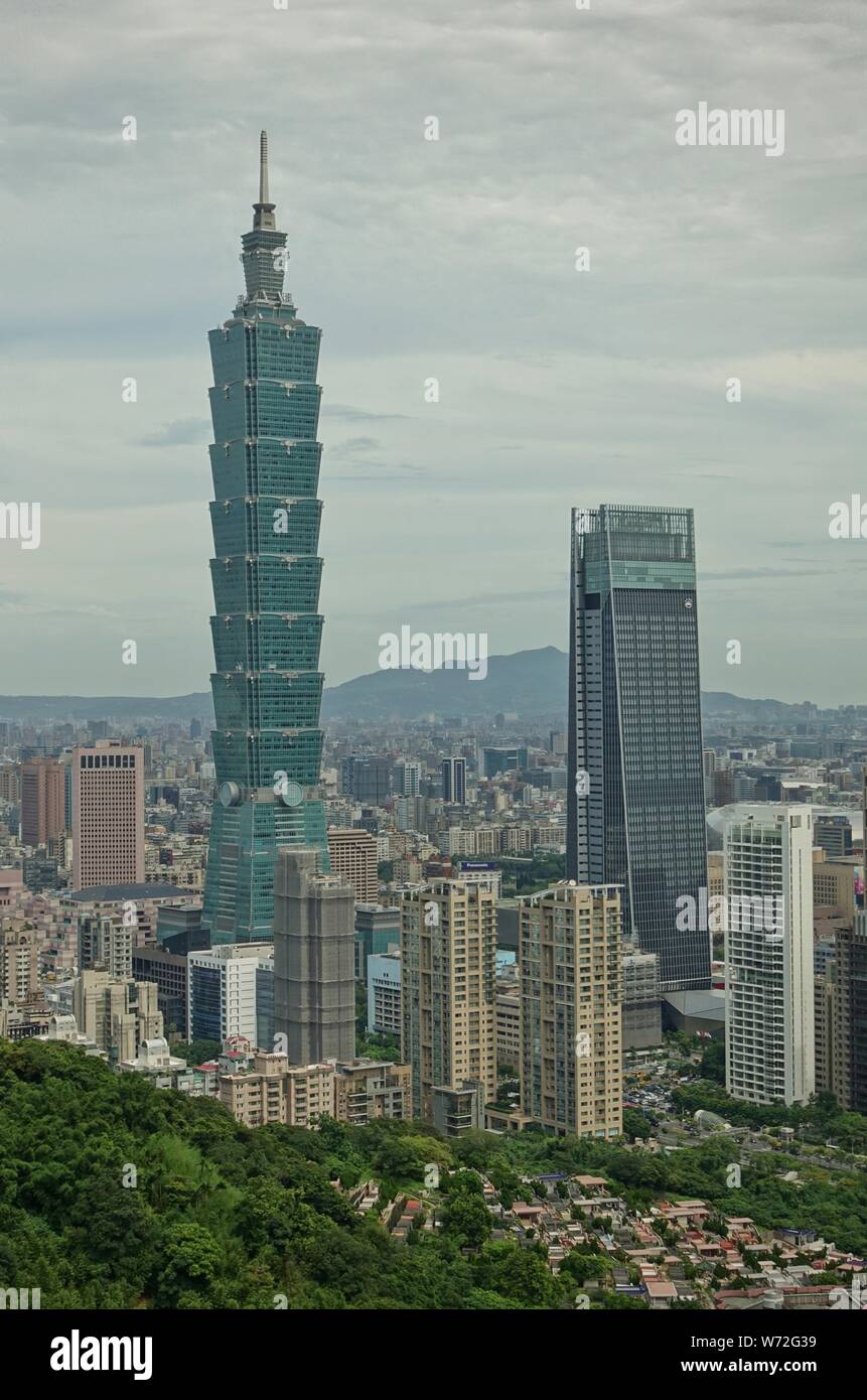 TAIPEI, Taiwan - 4 May 2019 - Blick auf die Skyline und dem Taipei 101 Wolkenkratzer Taipeh ...