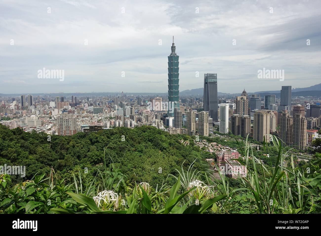 TAIPEI, Taiwan - 4 May 2019 - Blick auf die Skyline und dem Taipei 101 Wolkenkratzer Taipeh ...