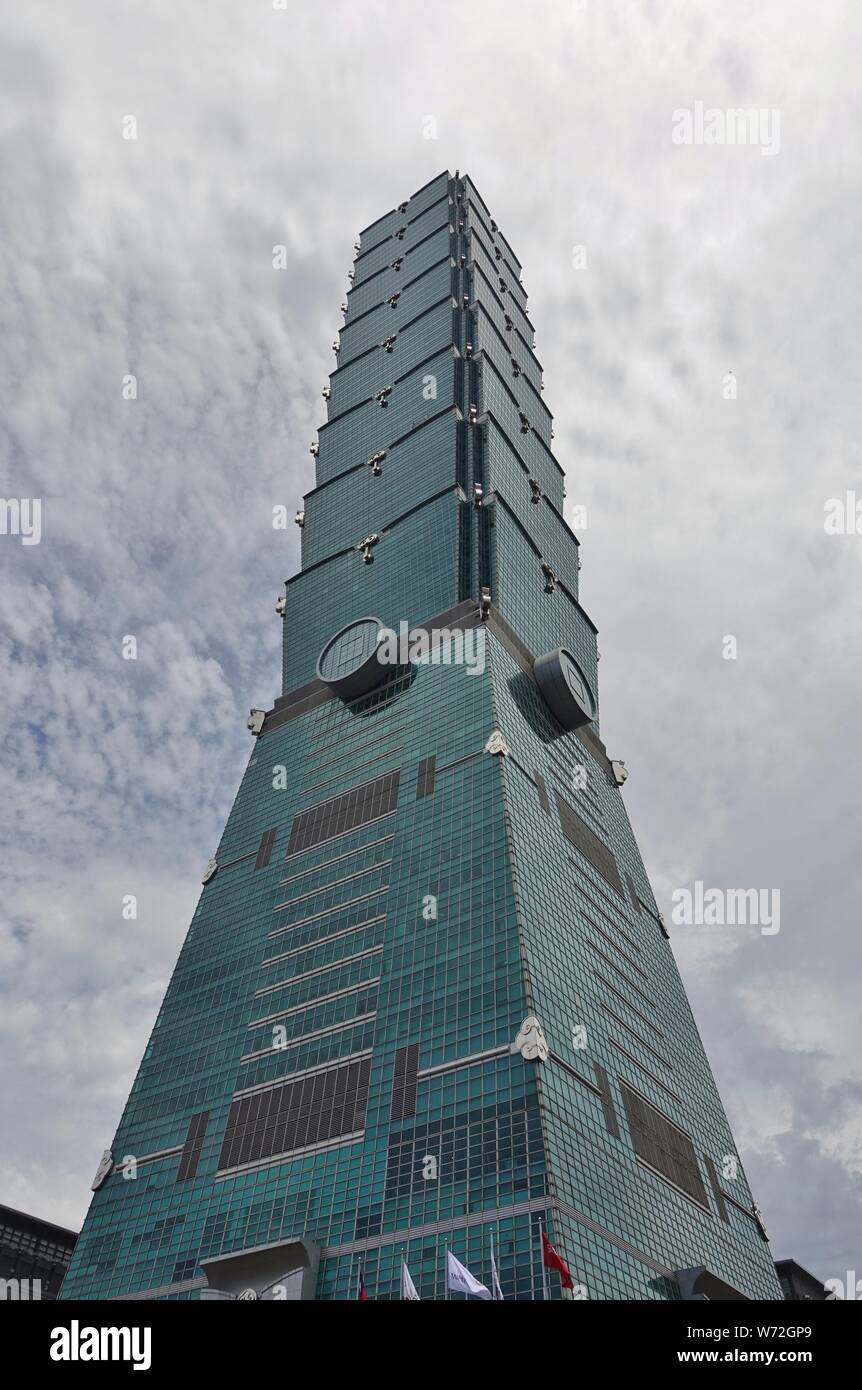 TAIPEI, Taiwan - 4 May 2019 - Blick auf die Wolkenkratzer Taipei 101 (Taipei World Financial ...