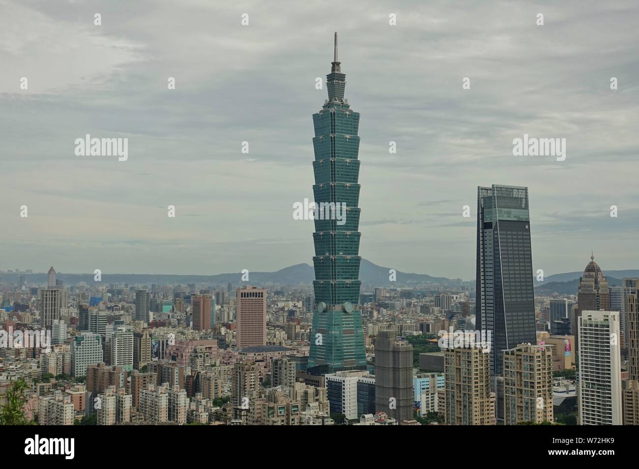 TAIPEI, Taiwan - 4 May 2019 - Blick auf die Skyline und dem Taipei 101 Wolkenkratzer Taipeh ...