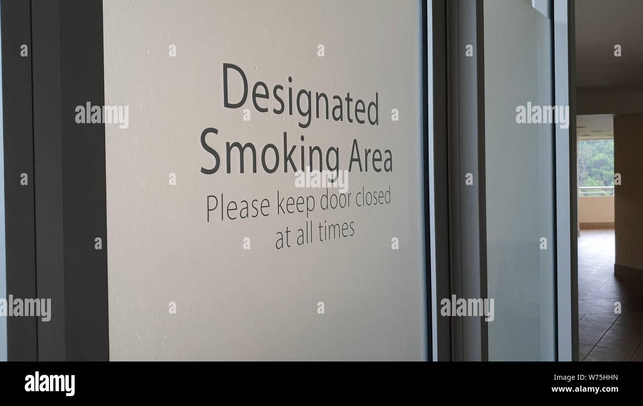 Im raucherzimmer -Fotos und -Bildmaterial in hoher Auflösung – Alamy