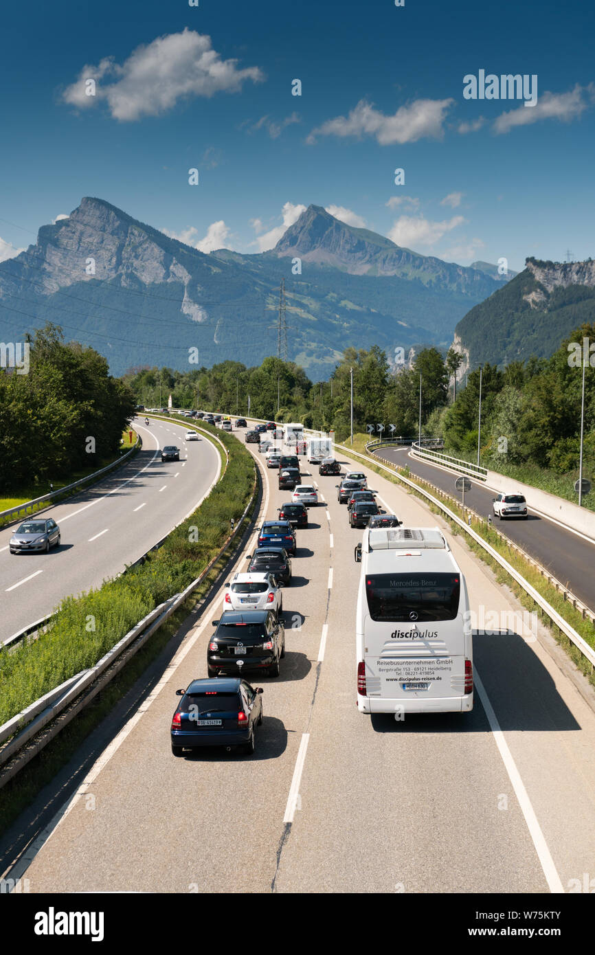 Schweiz verkehr autobahn -Fotos und -Bildmaterial in hoher Auflösung ...