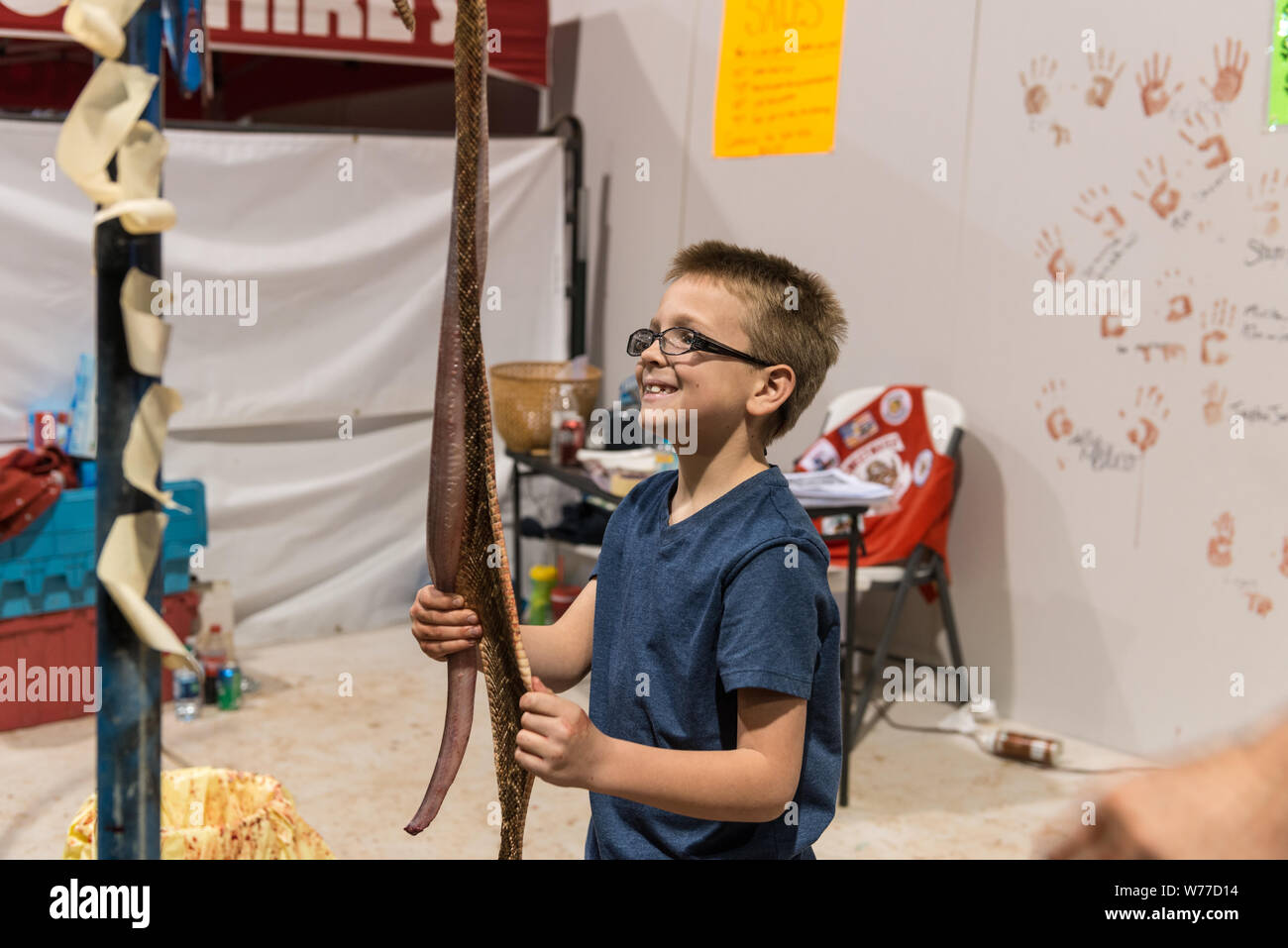 Eine qualifizierte Schlange - Skinner zeigt sein Handwerk zu einem ...