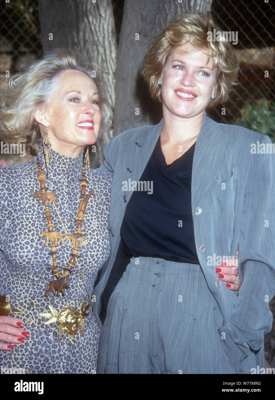 Tippi hedren und tochter melanie griffith -Fotos und -Bildmaterial in ...