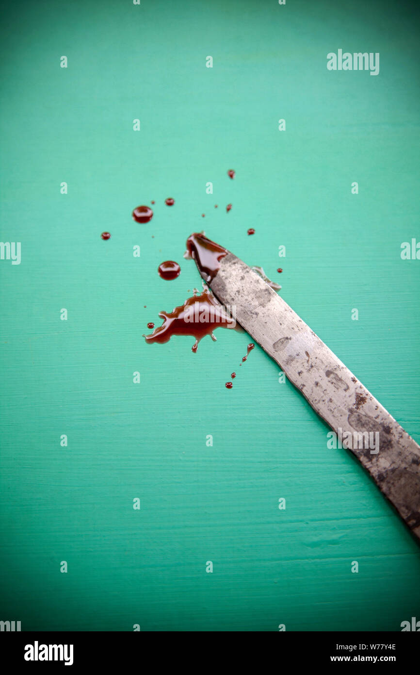 Messer im blut -Fotos und -Bildmaterial in hoher Auflösung – Alamy