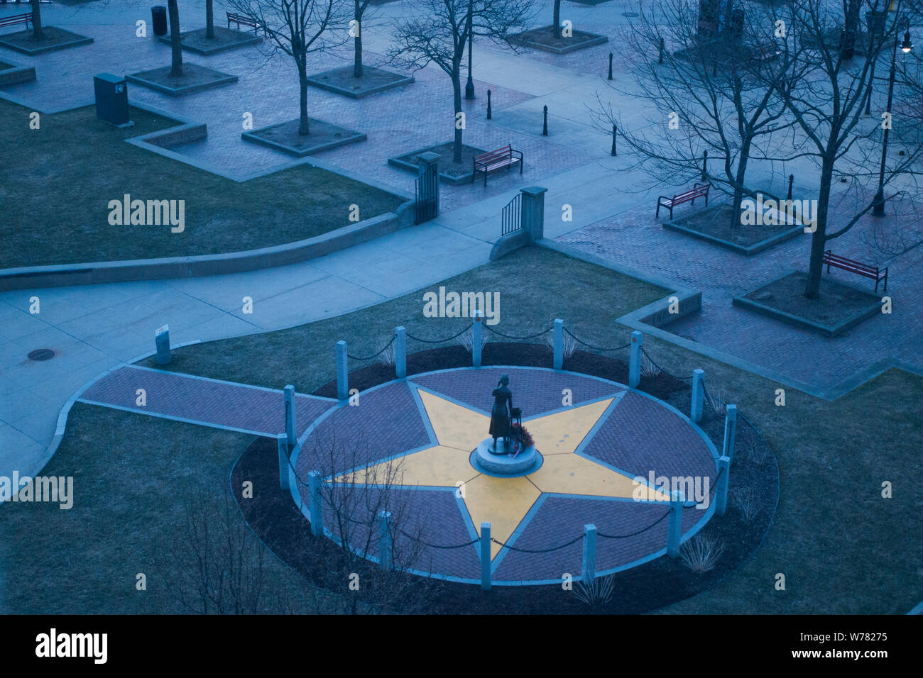 Trauernde mutter bronzeskulptur -Fotos und -Bildmaterial in hoher Auflösung – Alamy
