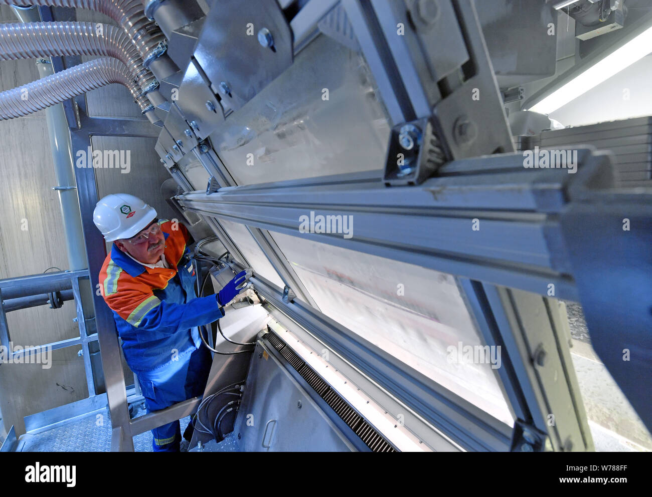 05.August 2019, Sachsen-Anhalt, Schkopau: Oliver Thieme ist in einer ...