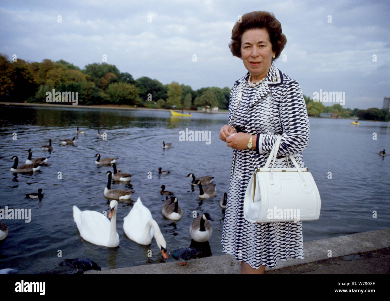 Queen elizabeth 2 portrait -Fotos und -Bildmaterial in hoher Auflösung ...