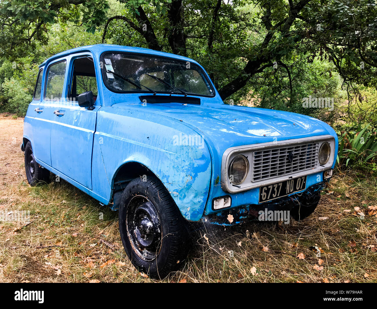 Vintage renault 4l -Fotos und -Bildmaterial in hoher Auflösung – Alamy