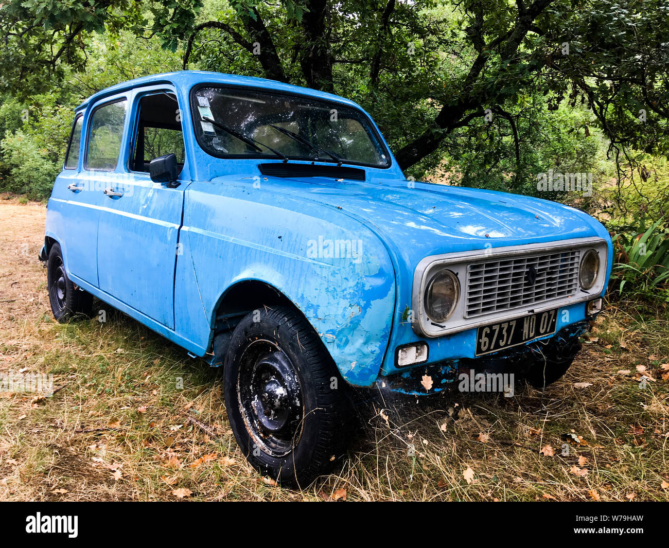 Vintage renault 4l -Fotos und -Bildmaterial in hoher Auflösung – Alamy