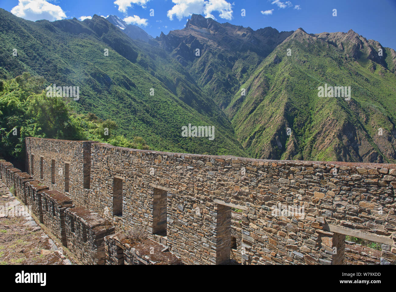 Mauerwerk auf die erstaunliche Choquequirao Inka Ruinen makellos, der ...