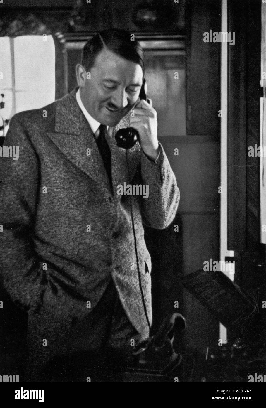 Hitler am telefon -Fotos und -Bildmaterial in hoher Auflösung – Alamy