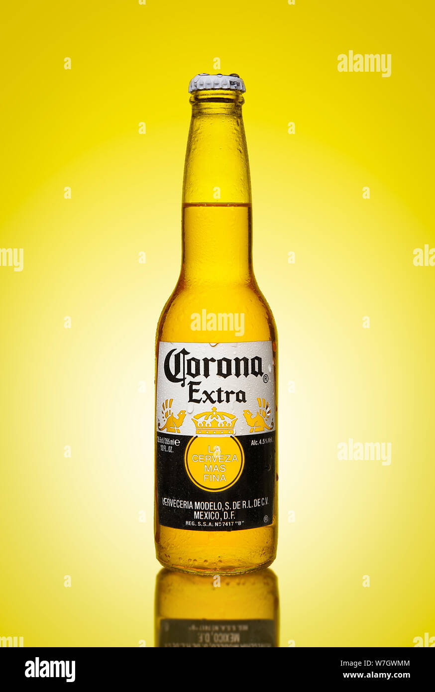 Flasche corona extra -Fotos und -Bildmaterial in hoher Auflösung – Alamy