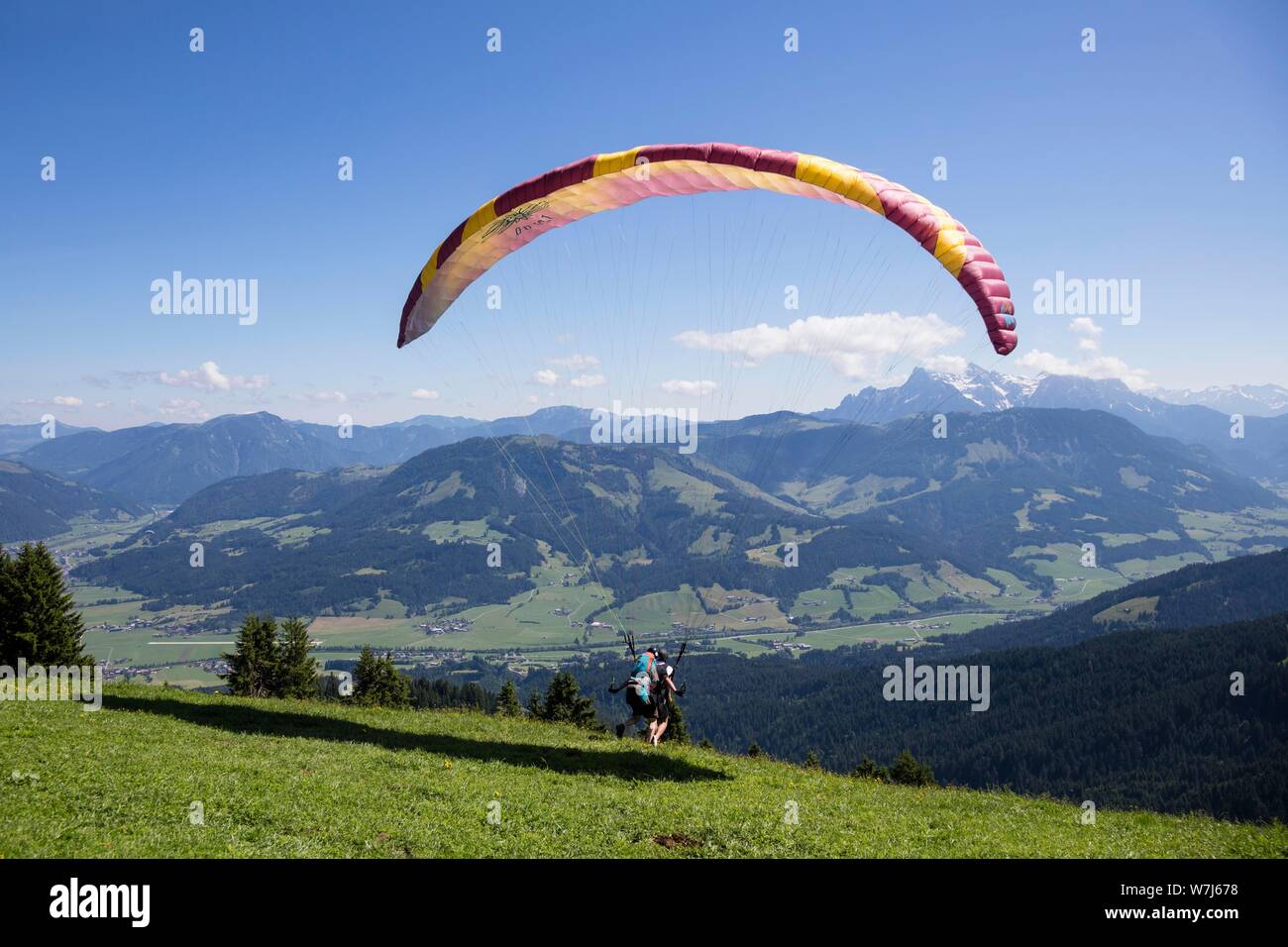 Gleitschirme in -Fotos und -Bildmaterial in hoher Auflösung – Alamy
