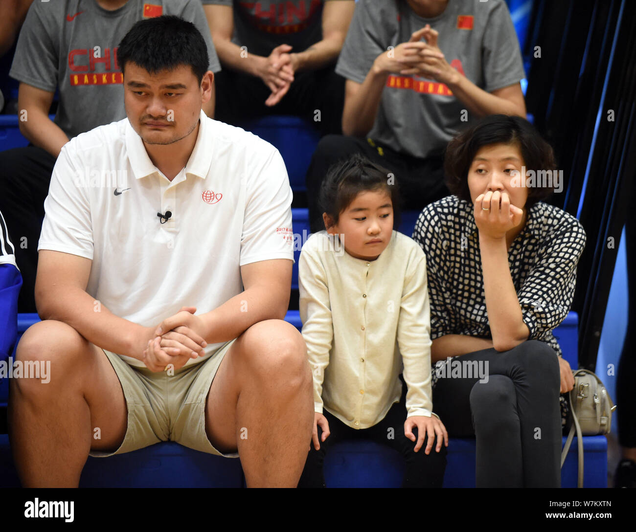 Yao Ming His Wife Ye Li And 4yearold Daughter Yao