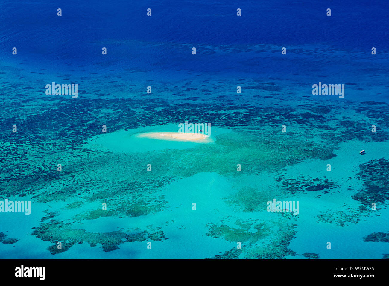 Luftbildfotografie great barrier reef -Fotos und -Bildmaterial in hoher ...