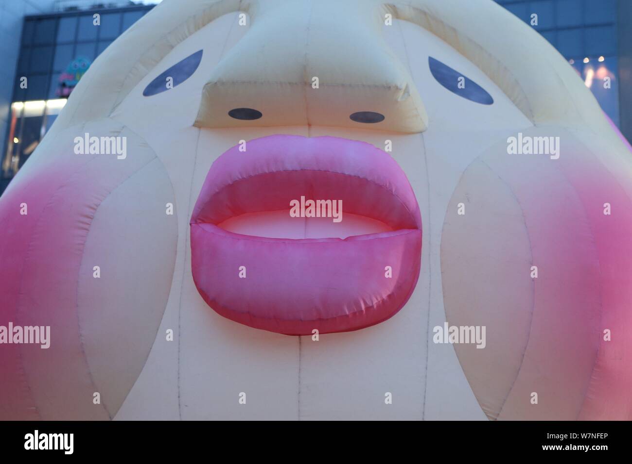 Ein 6-Meter hohen riesigen aufblasbaren Kobitos, einem beliebten ...