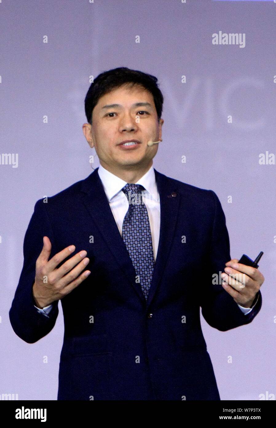 Robin Li Yanhong, Vorsitzender und CEO von Baidu, spricht im Forum ...