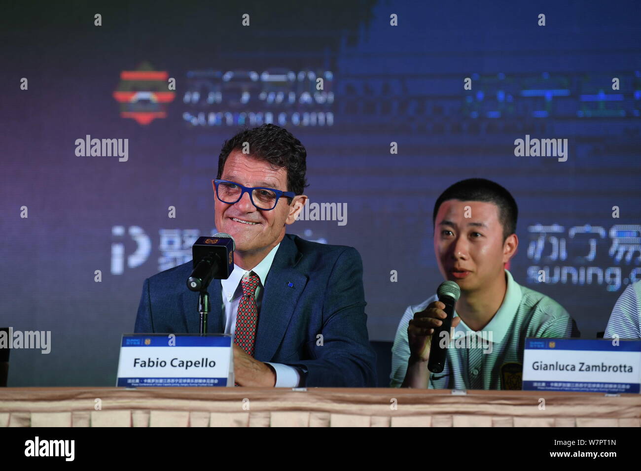 Italienischen Fußball Manager Fabio Capello, Links, der neue Head Coach ...