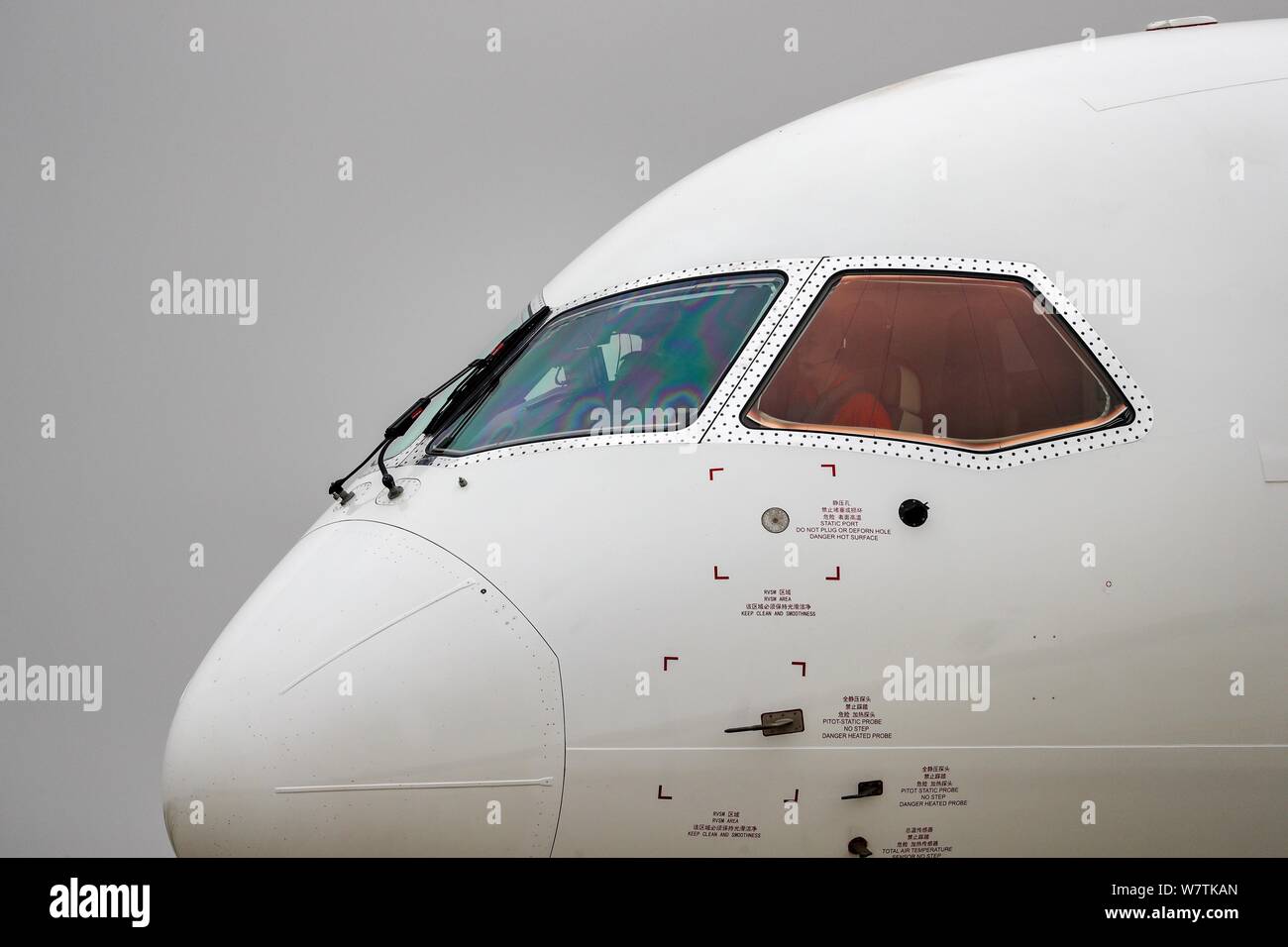 Der Chief Pilot wird dargestellt im Cockpit von Chinas erste inländisch ...