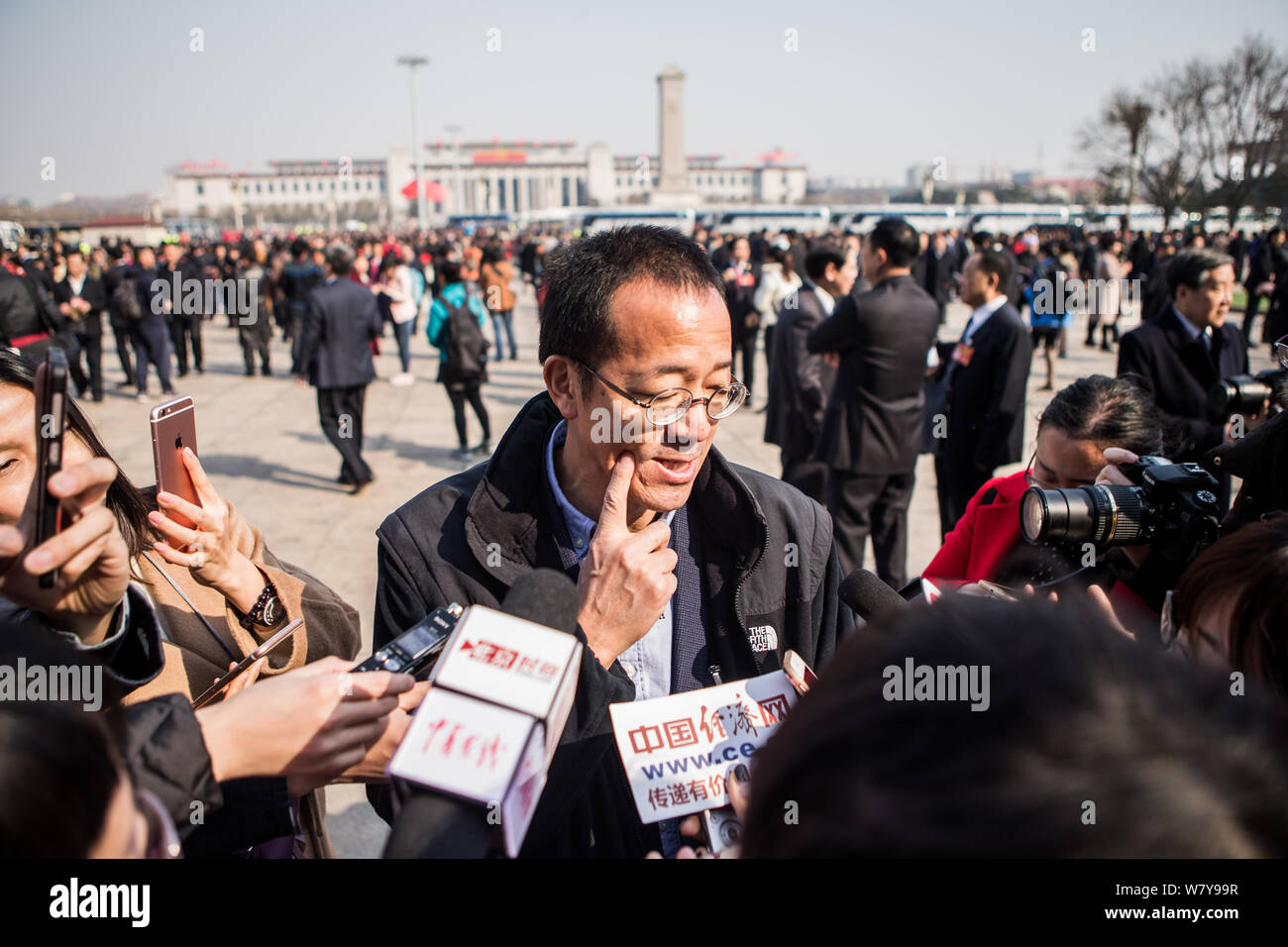 Michael Yu Minhong, Mitte, Gründer und CEO von New Oriental Bildung ...