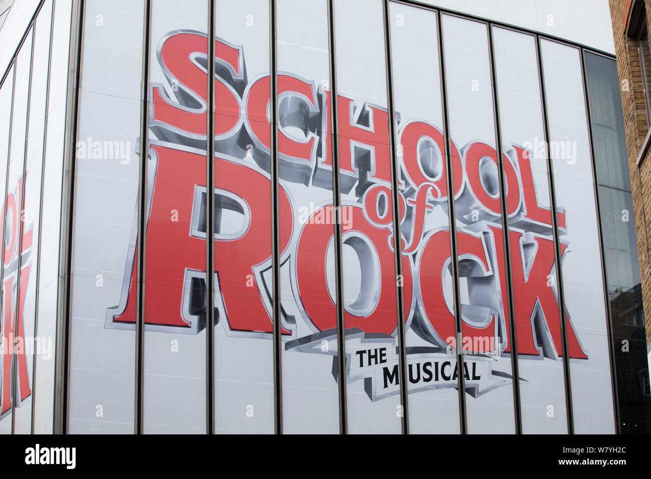 Outside his musical school of rock -Fotos und -Bildmaterial in hoher ...