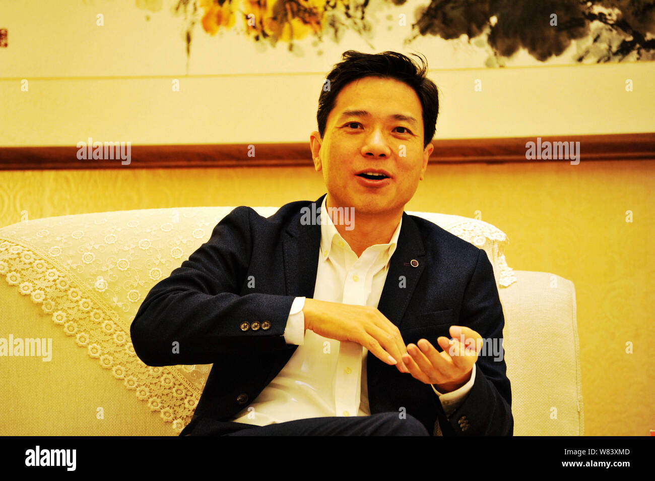 Robin Li Yanhong, Vorsitzender und CEO von Baidu, besucht eine ...