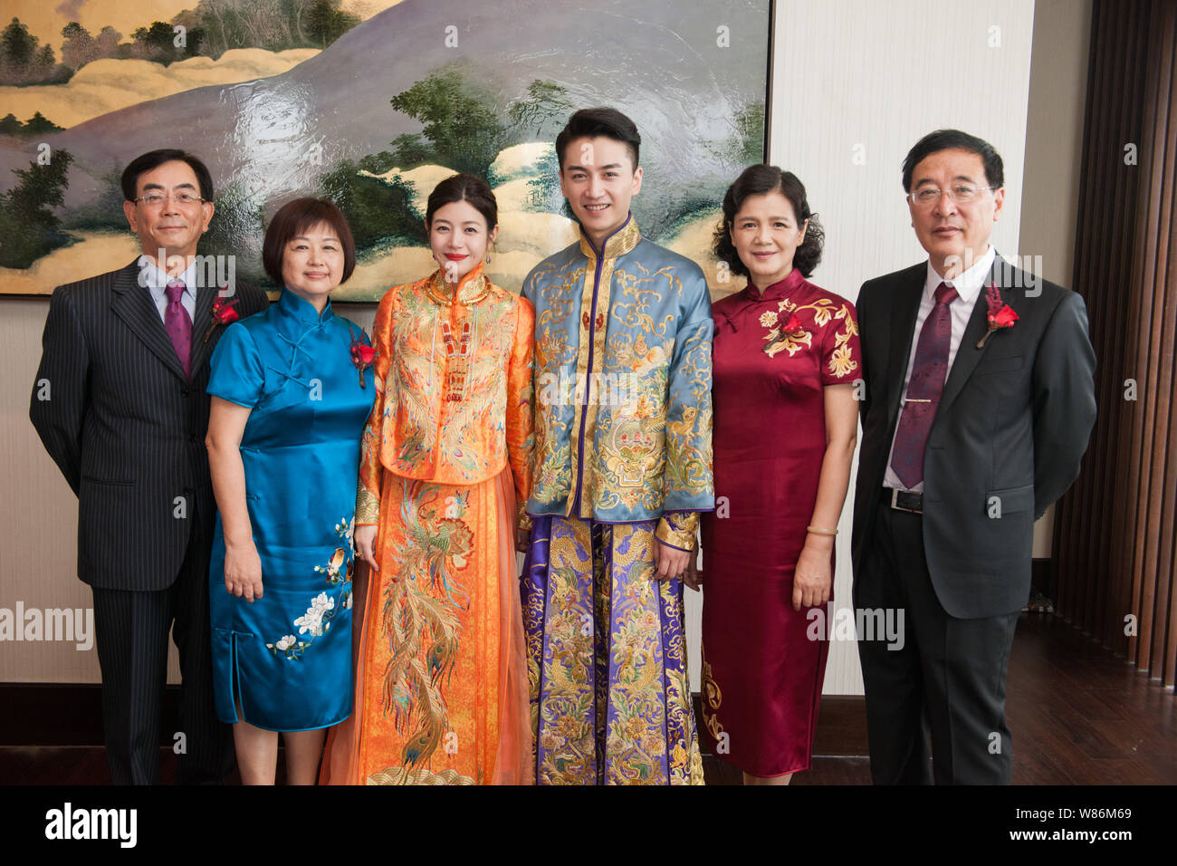 In diesem Handout Bild, taiwanesische Schauspielerin Michelle Chen, dritte Straße links ...