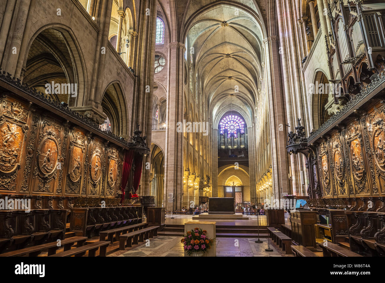 Notre dame kathedrale kirchenschiff -Fotos und -Bildmaterial in hoher Auflösung - Seite 2 - Alamy