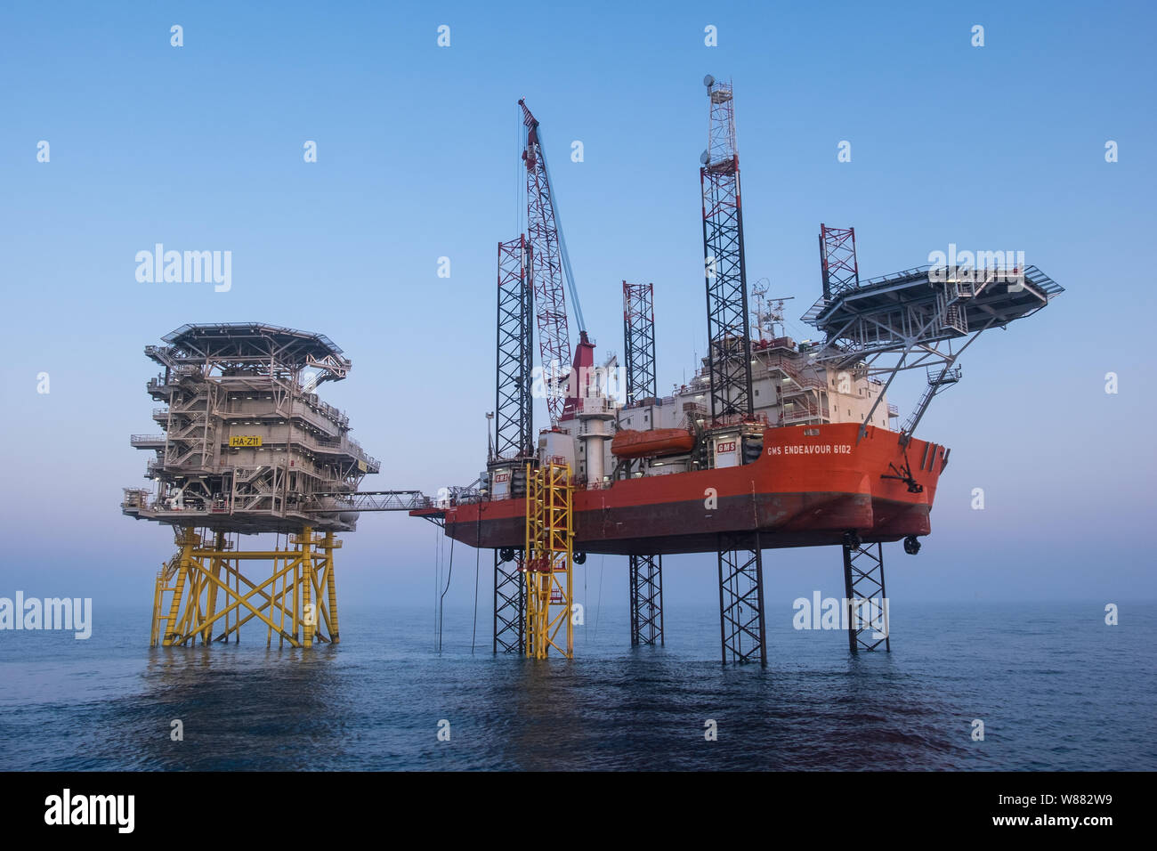 Jack up barge -Fotos und -Bildmaterial in hoher Auflösung – Alamy