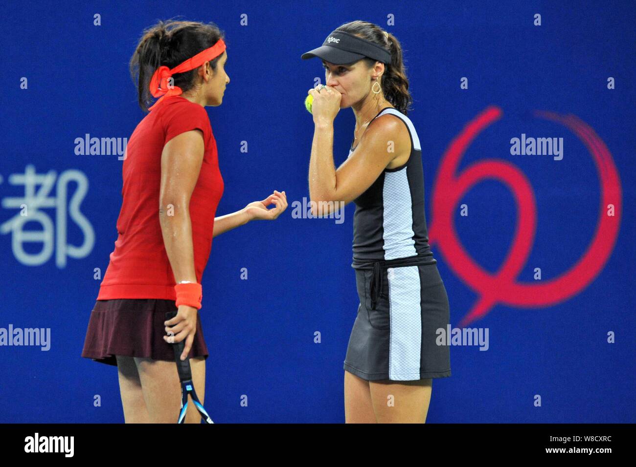Martina Hingis aus der Schweiz, Recht, Gespräche mit Sania Mirza von ... Martina Hingis aus der Schweiz, Recht, Gespräche mit Sania Mirza von ...