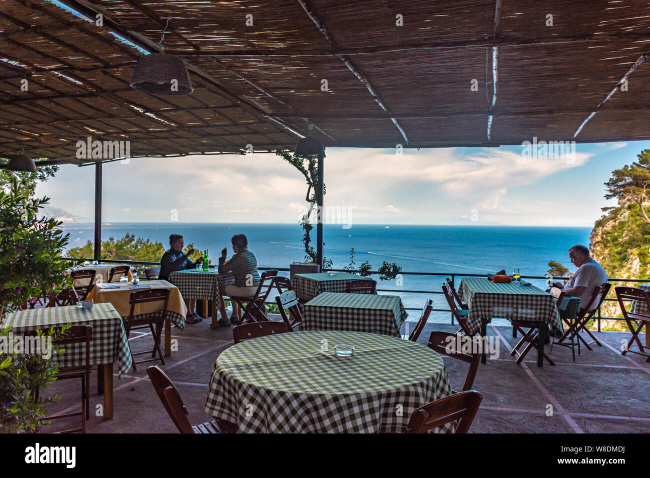 Capri strandbar -Fotos und -Bildmaterial in hoher Auflösung – Alamy
