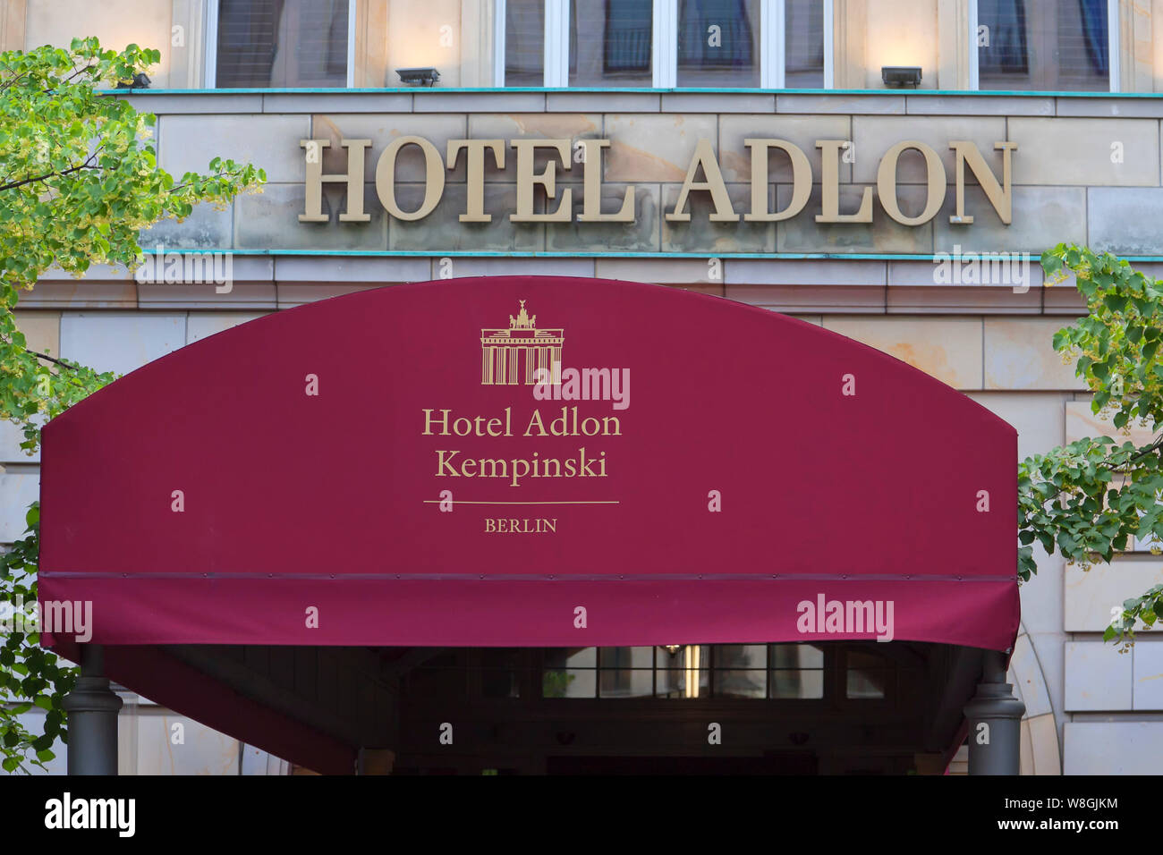 Logo hotel adlon kempinski -Fotos und -Bildmaterial in hoher Auflösung ...