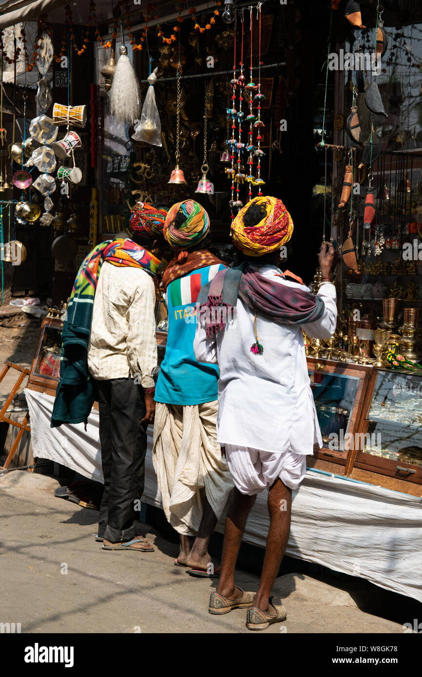 Typisch mann -Fotos und -Bildmaterial in hoher Auflösung – Alamy