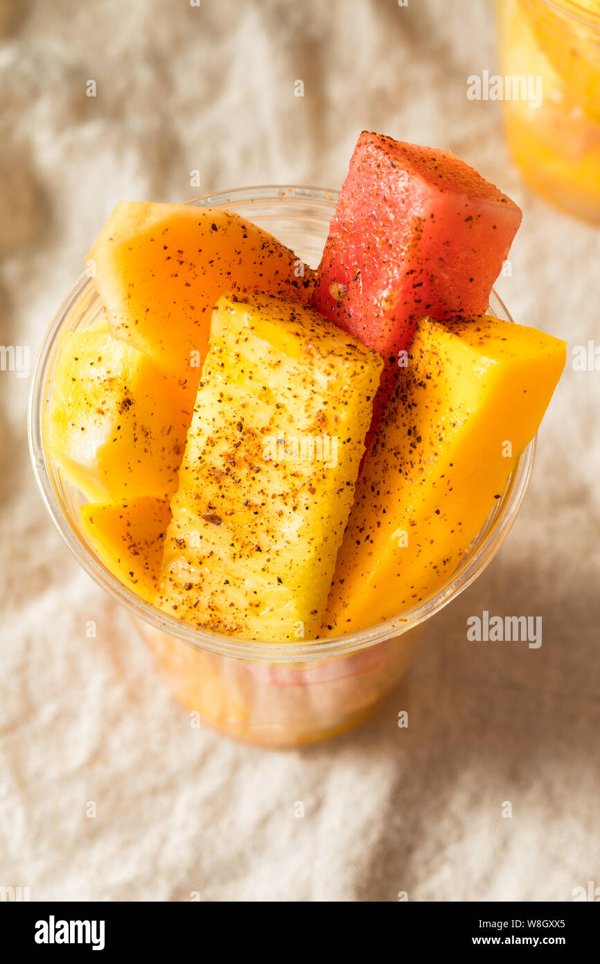 Obstbecher salat -Fotos und -Bildmaterial in hoher Auflösung – Alamy