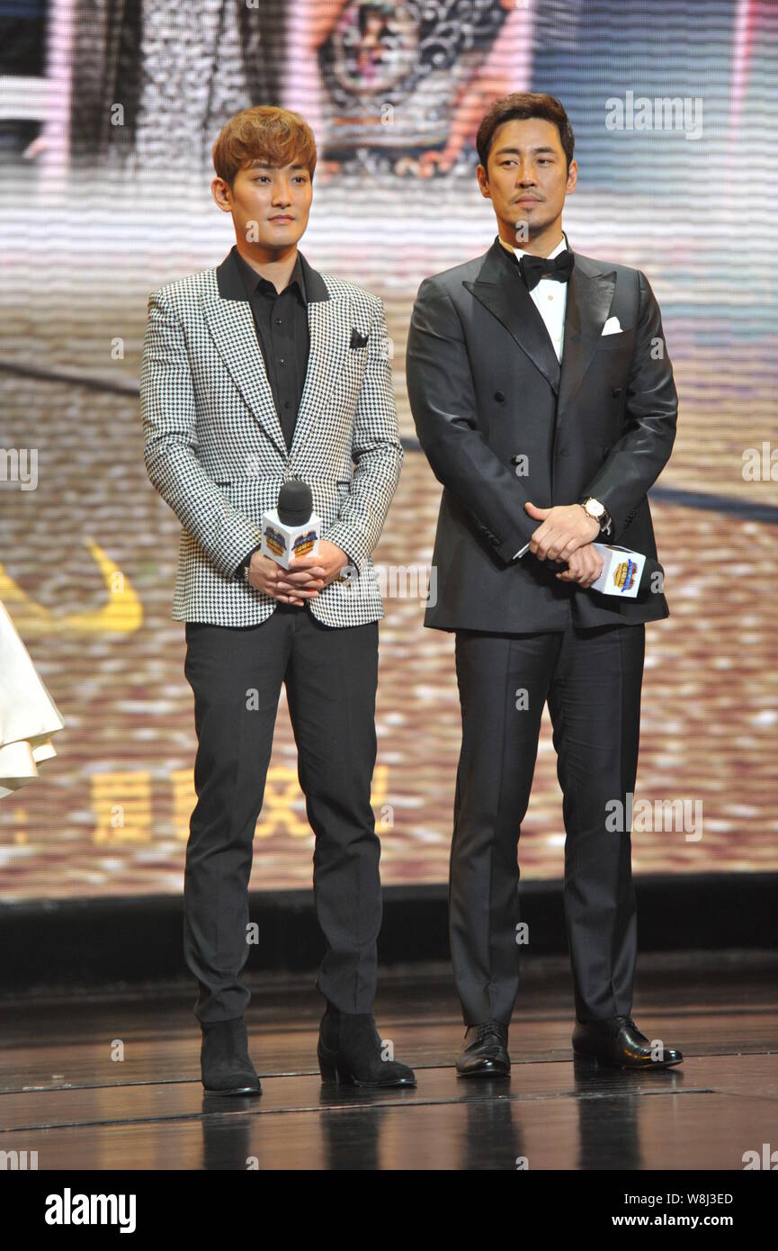 Koreanische Sängerin Kangta Ahn Chil-hyun, Links, und Schauspieler Kim ...
