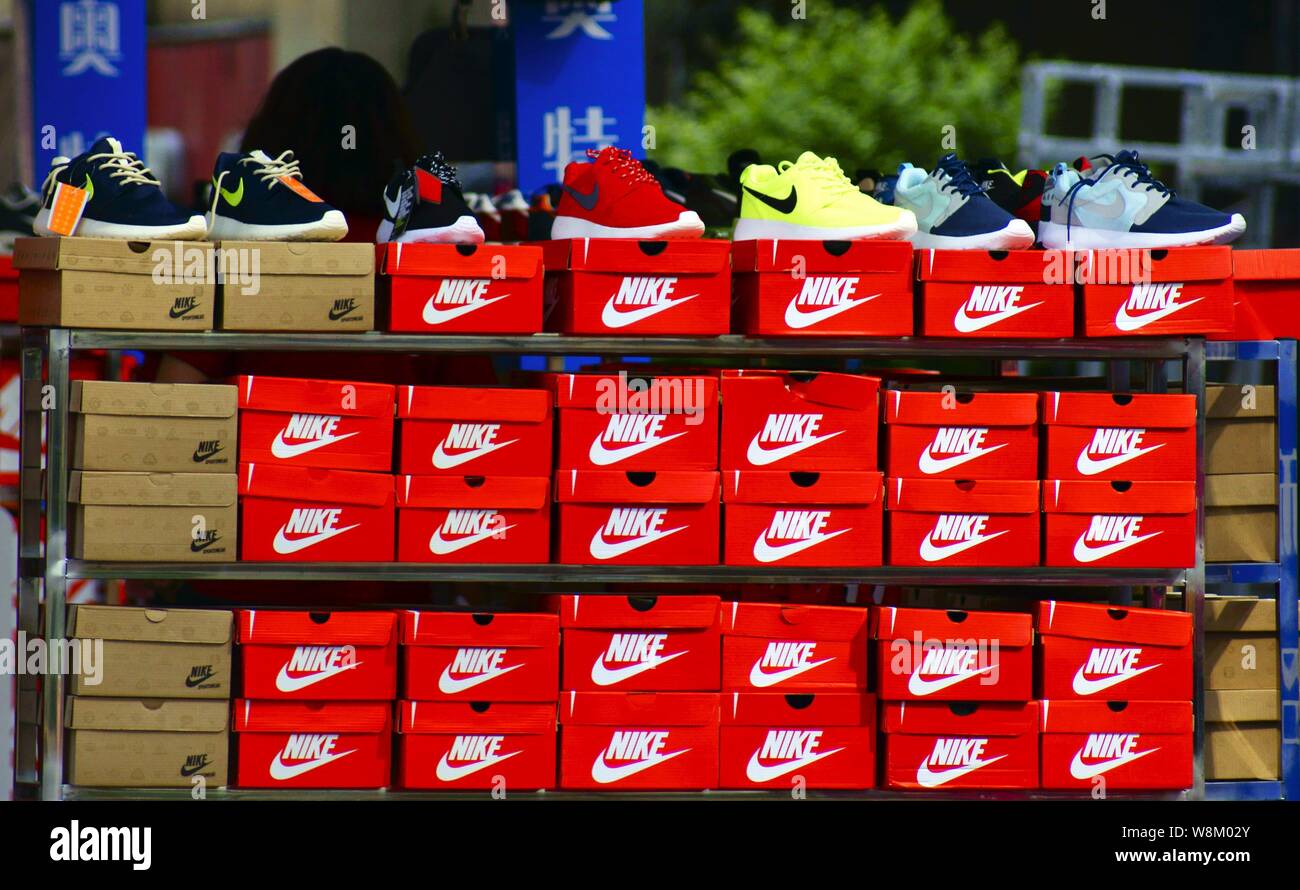 Nike sportschuhe -Fotos und -Bildmaterial in hoher Auflösung – Alamy