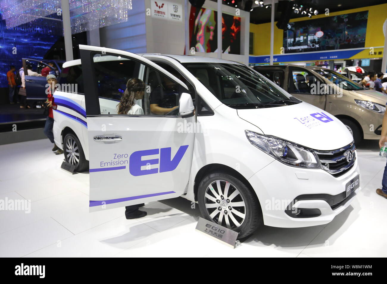 Saic maxus automotive co -Fotos und -Bildmaterial in hoher Auflösung ...