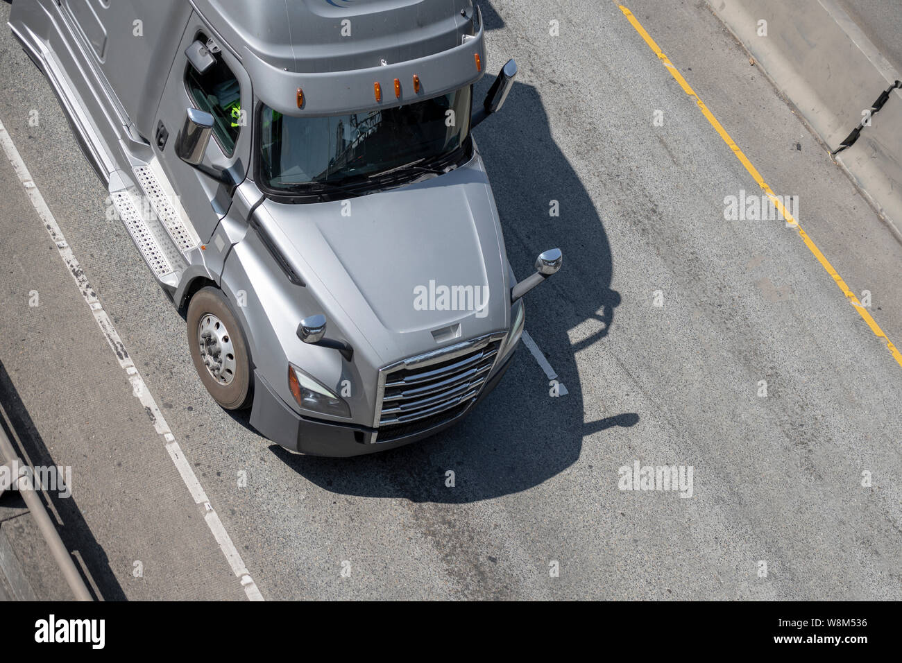 Big Rig silber Long Haul Motorhaube professionelle schwere Semi Truck ...