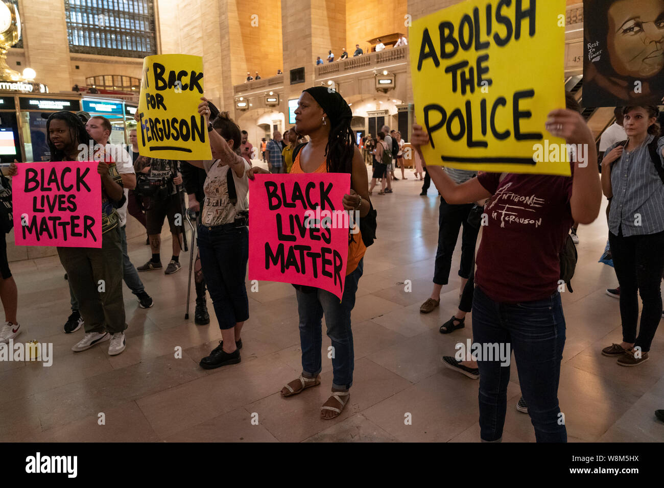 New York, NY - August 9, 2019: Mitglieder von NYC Herunterfahren Gruppe ...