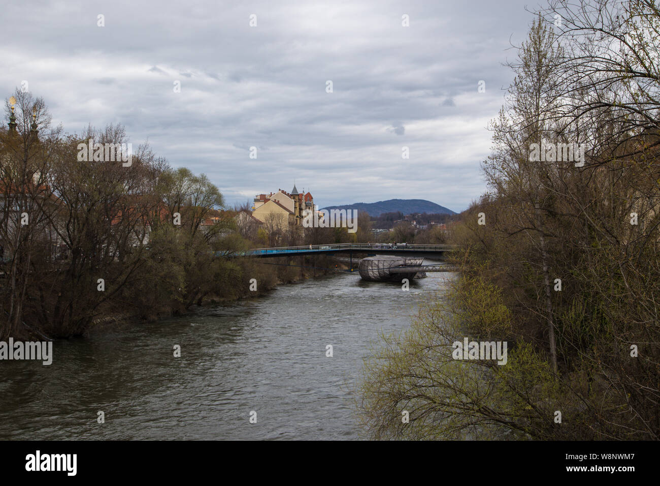 Graz mur insel in der steiermark -Fotos und -Bildmaterial in hoher ...
