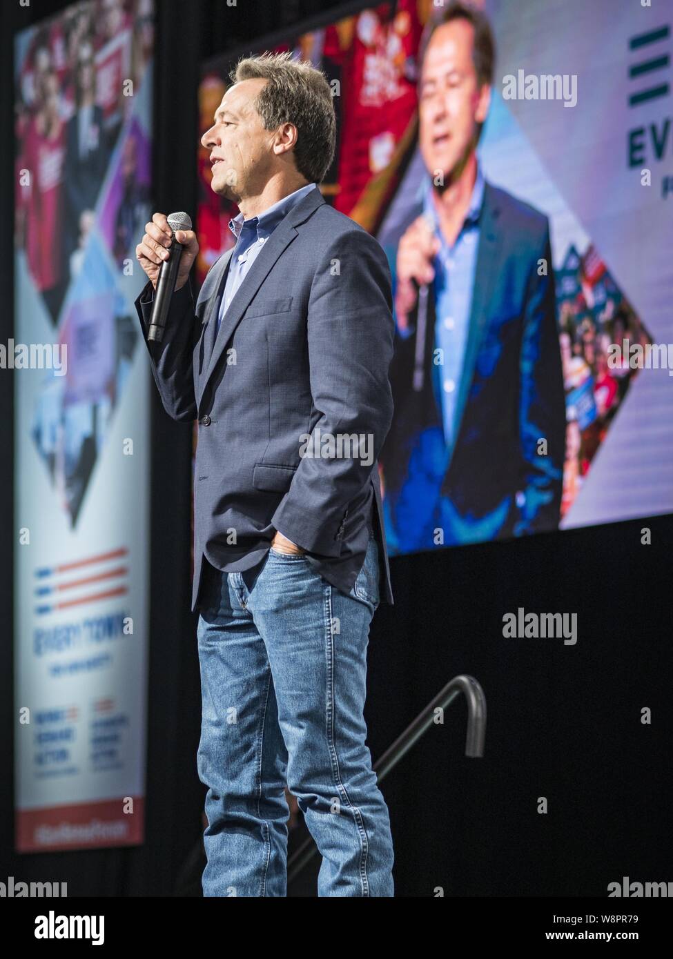 Des Moines, Iowa, USA. 10 Aug, 2019. Gouverneur STEVE FARREN, (D-MT ...