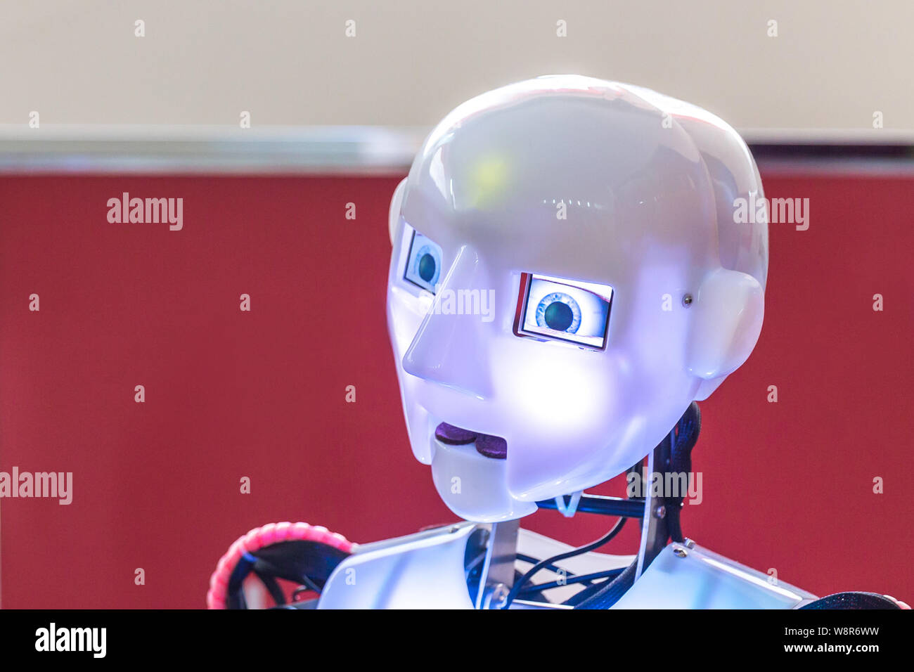 Roboter Kommunikation Mensch Kopf Stockfotos und -bilder Kaufen - Alamy