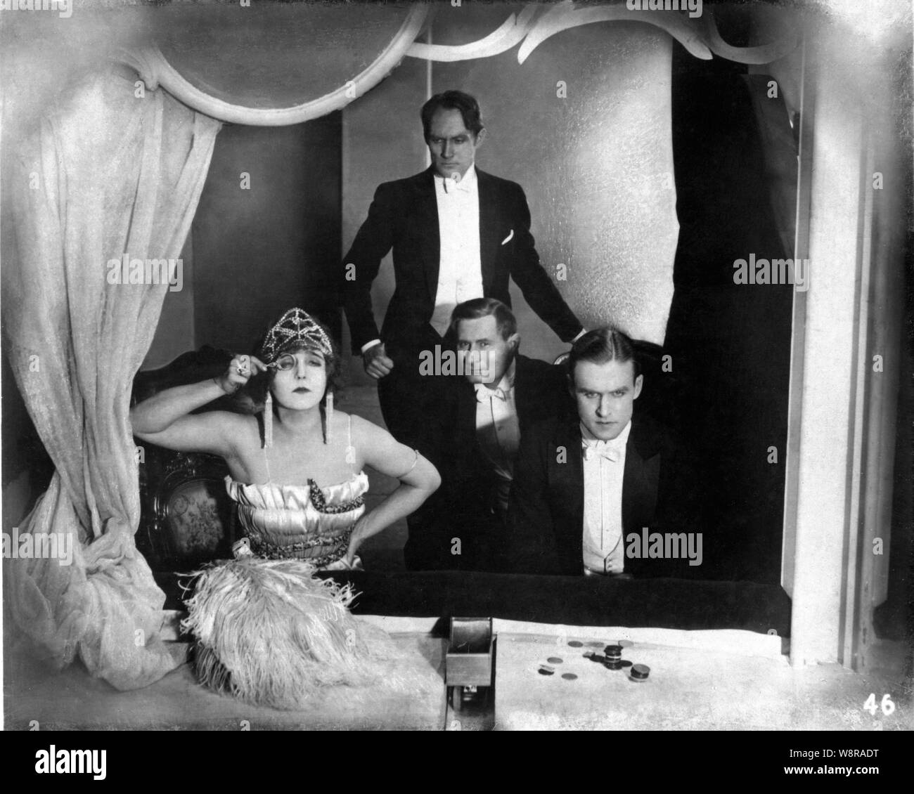 Gertrud Welcker als Gräfin Dusy erklärte Bernhard Goetzke als ...