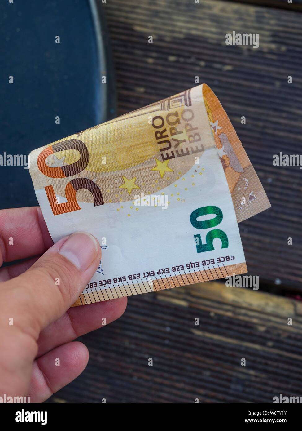 Geld Am Boden Finden Stockfotos und -bilder Kaufen - Alamy