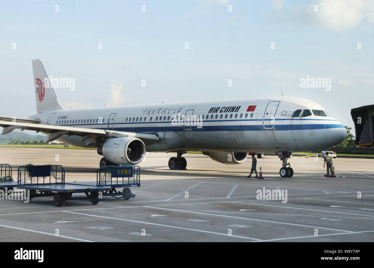Ein Flugzeug von Air China abgebildet ist am Internationalen Flughafen ...