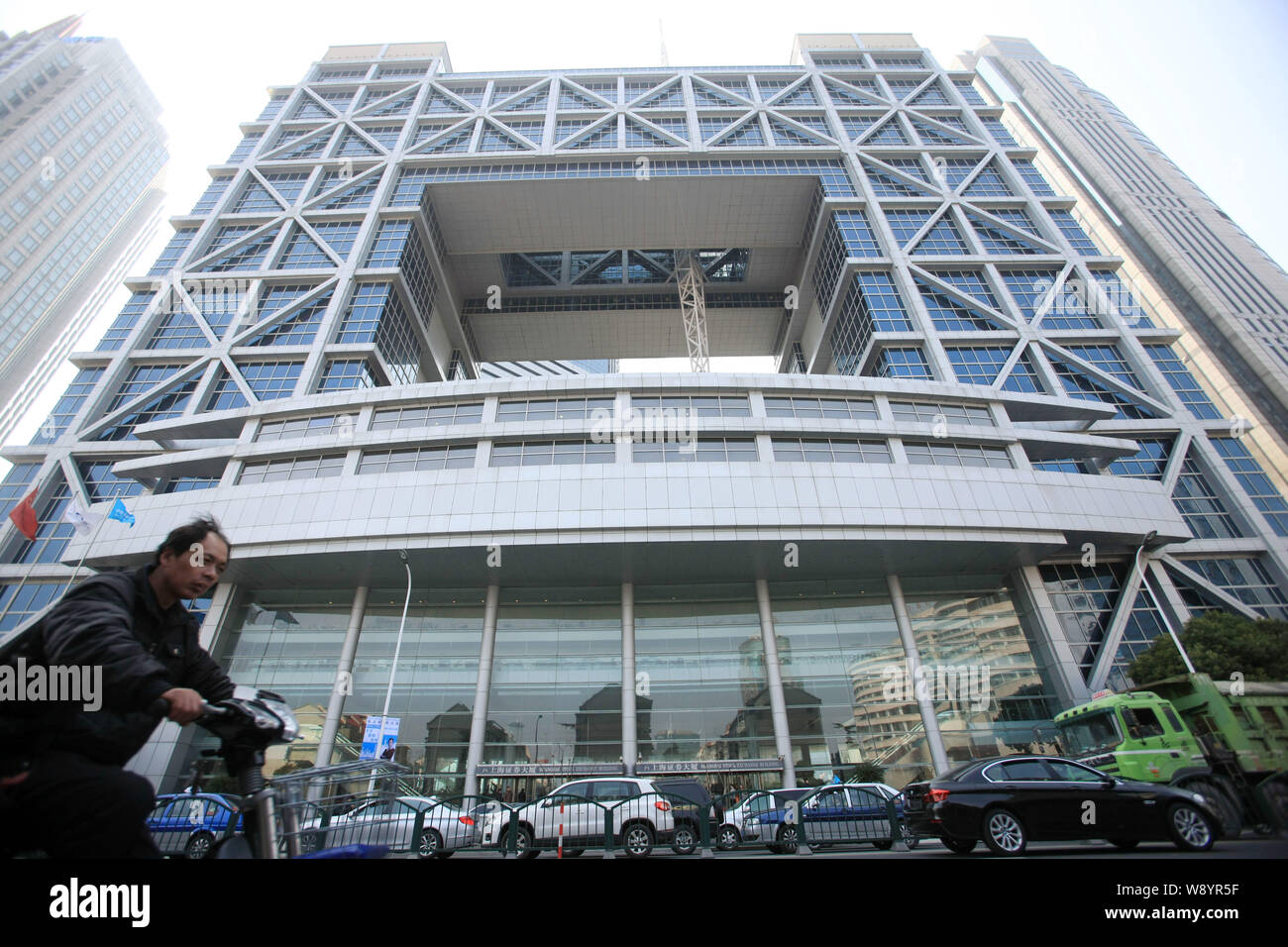 Shanghai stock exchange building -Fotos und -Bildmaterial in hoher ...