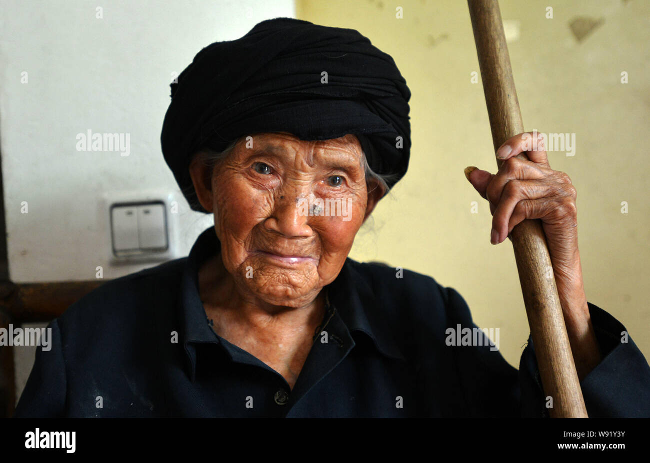 ältester mensch -Fotos und -Bildmaterial in hoher Auflösung – Alamy